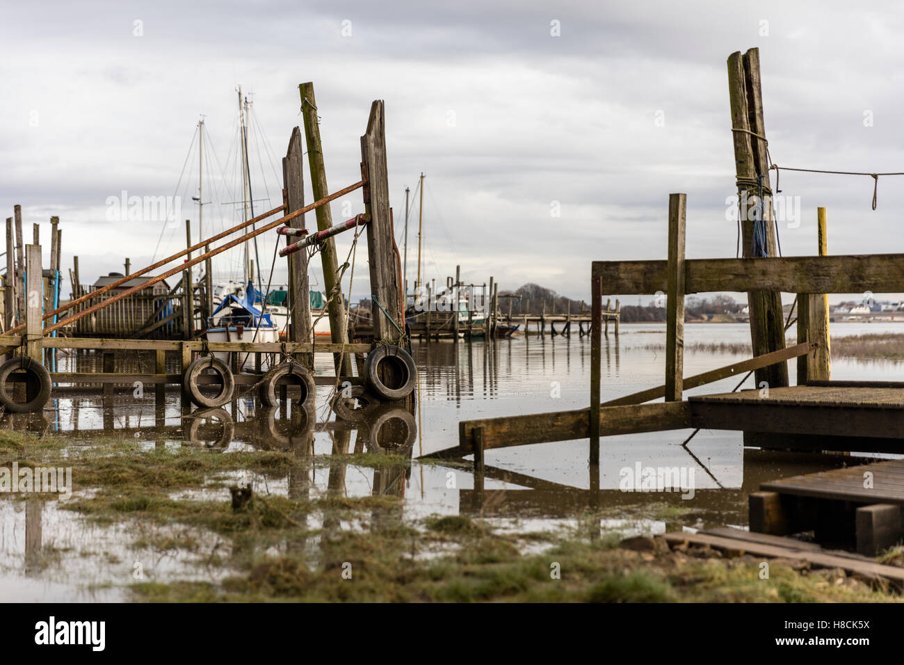 High tide mooring hi-res stock photography and images - Alamy
