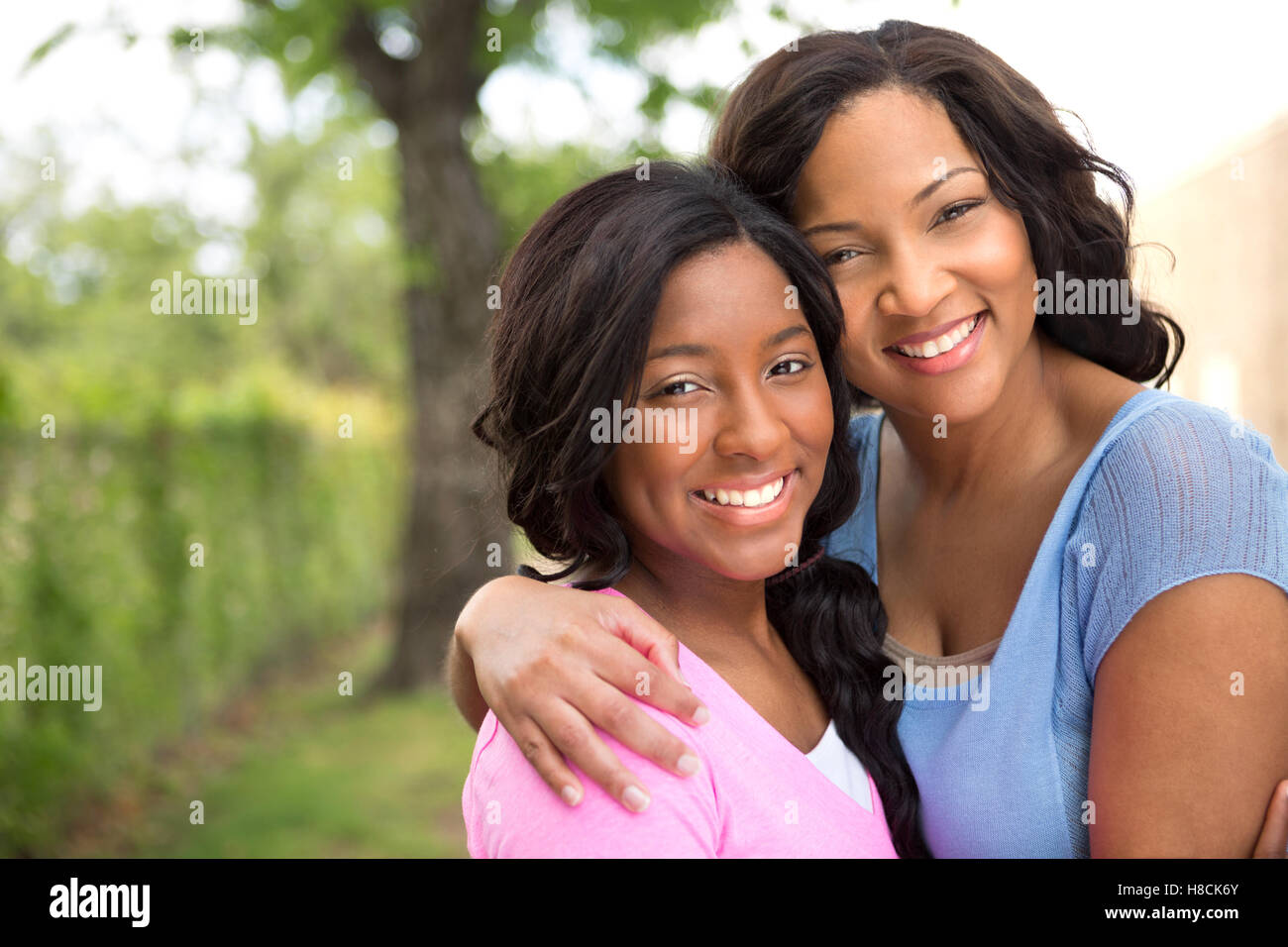 Mother teenage daughter black hi-res stock photography and images - Alamy