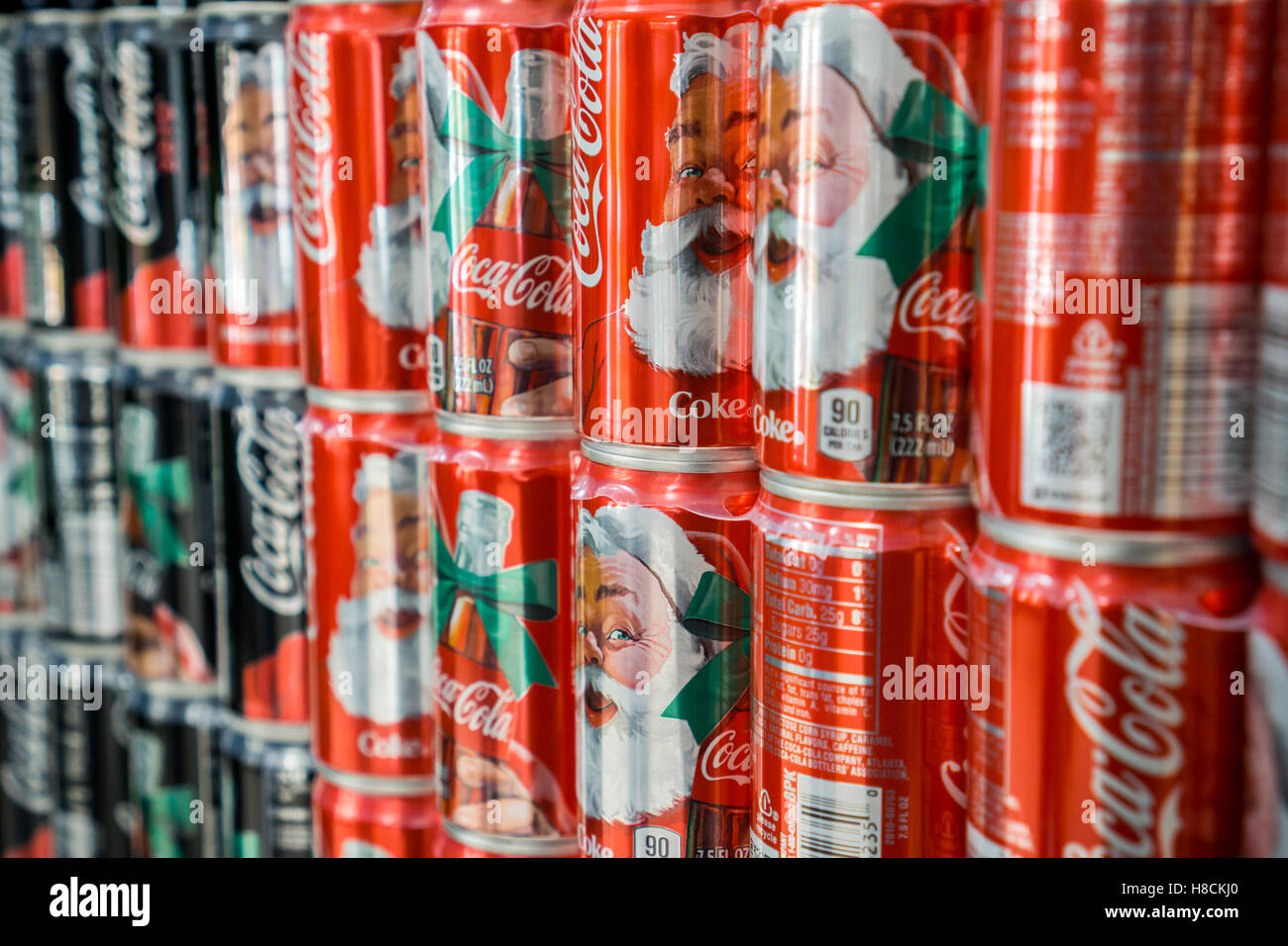 Coca cola santa claus hi-res stock photography and images - Alamy