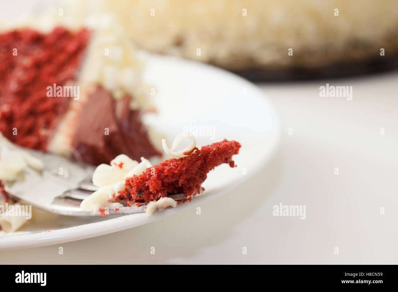 Single plate and fork full of red velvet cake Stock Photo - Alamy
