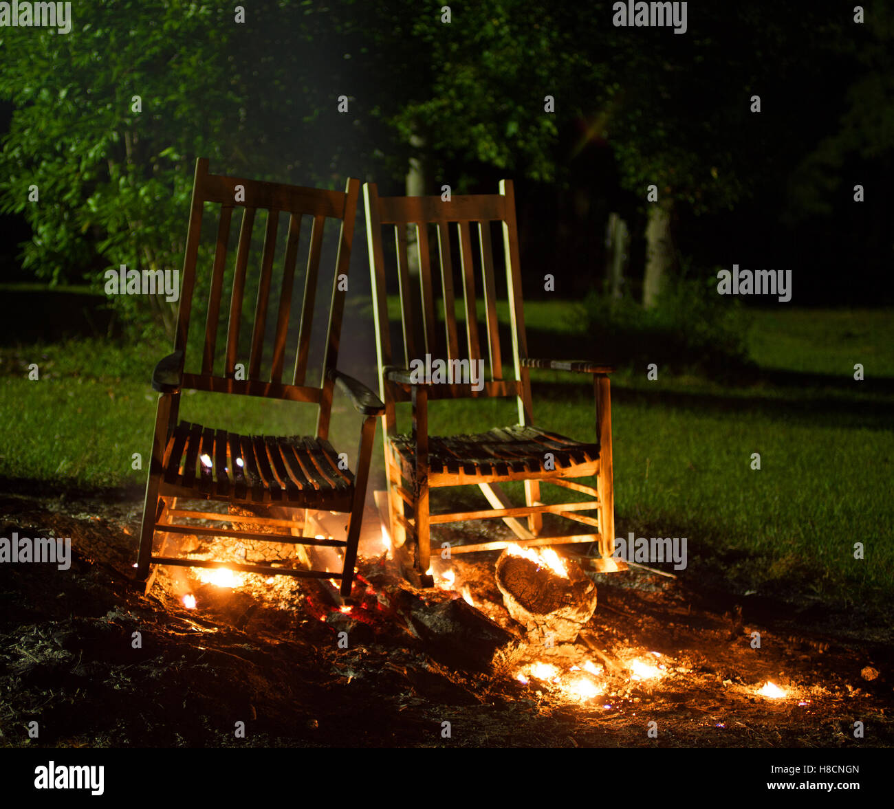 Green rocking chairs hi-res stock photography and images - Alamy