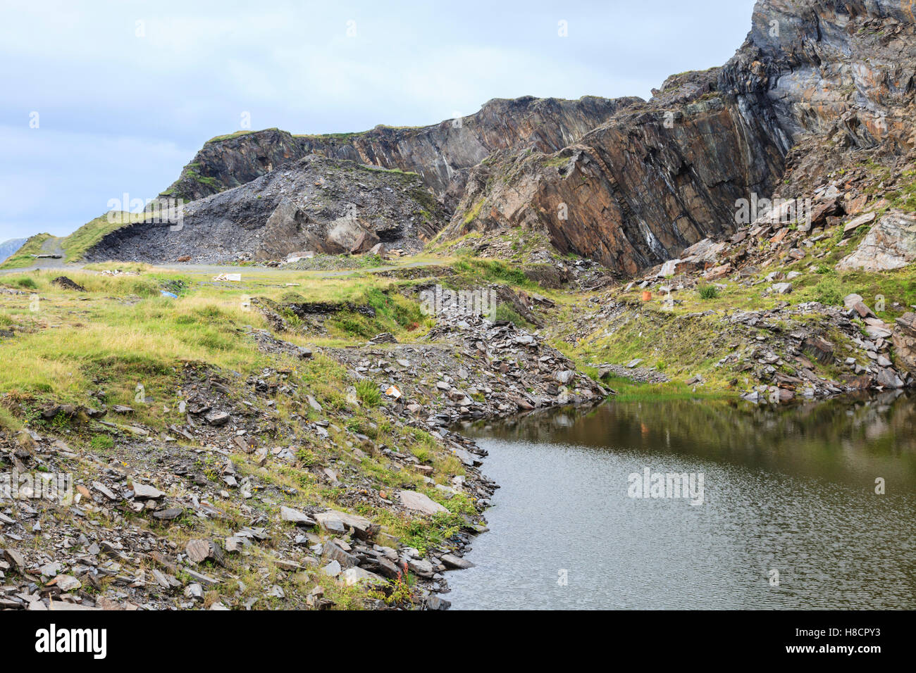 Disused slate quarry at Cullipool on Luing Stock Photo - Alamy