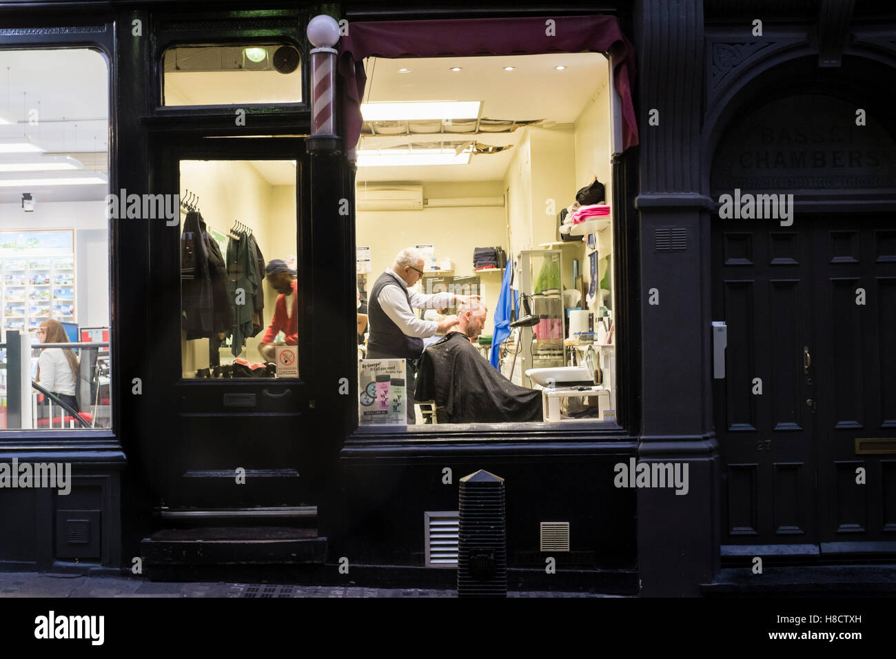 Barber shop london hi-res stock photography and images - Alamy