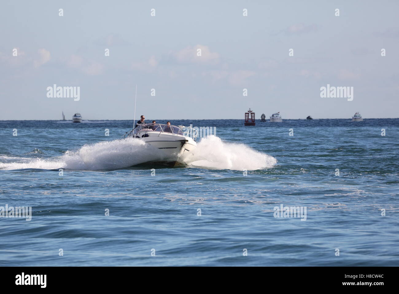 Approaching boat speed hi-res stock photography and images - Alamy