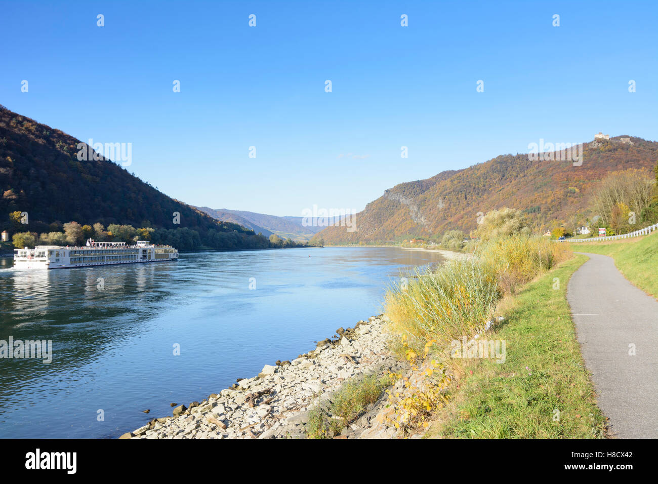 Schönbühel-Aggsbach: Aggstein Castle, river Danube, cruiseship, Wachau ...