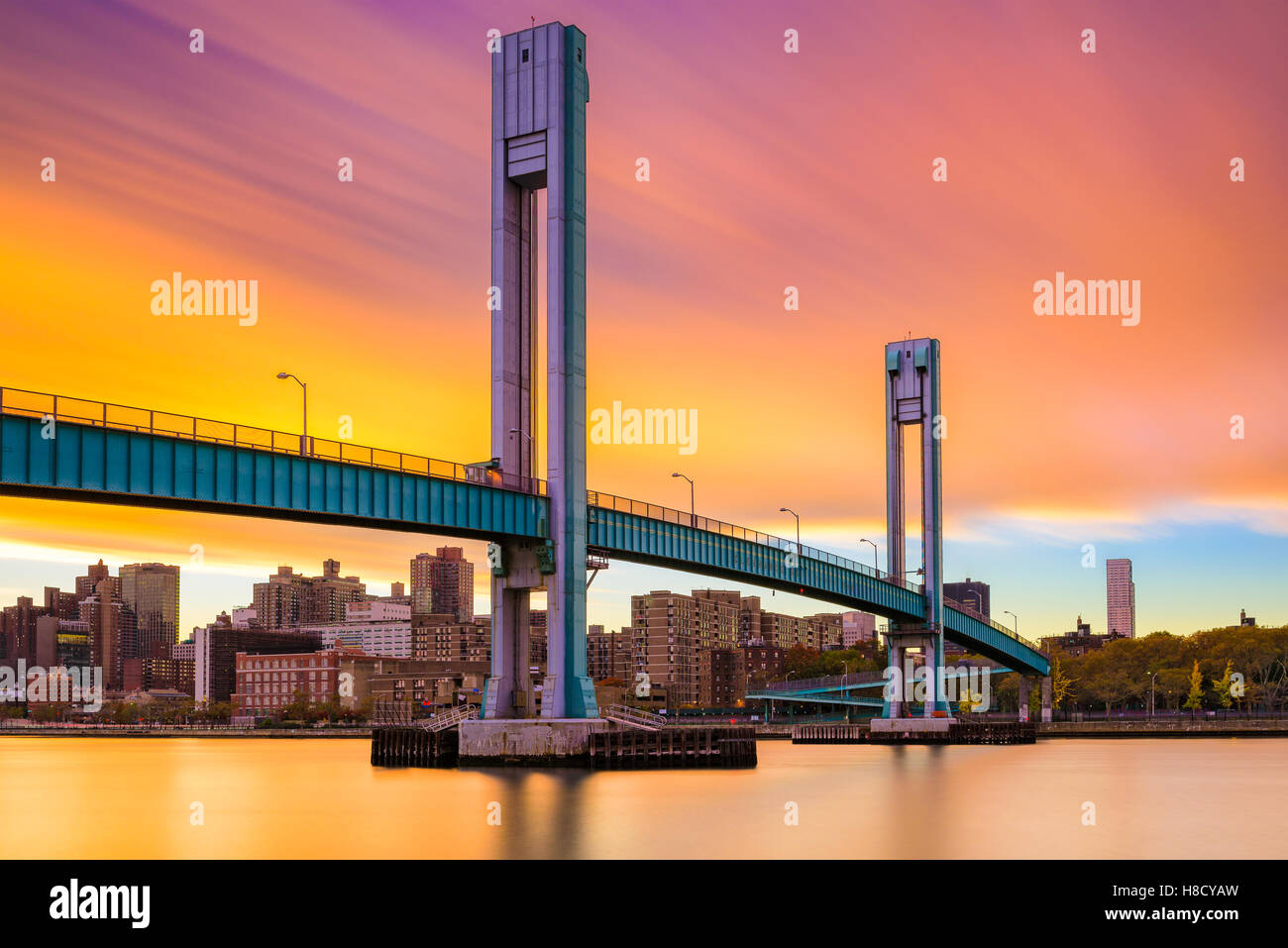 Wards Island Bridge crossing the Harlem River between Manhattan Island ...