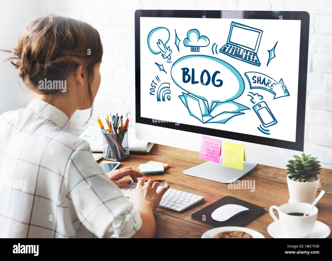 Blog Ideas Outside Box Sketch Concept Stock Photo - Alamy