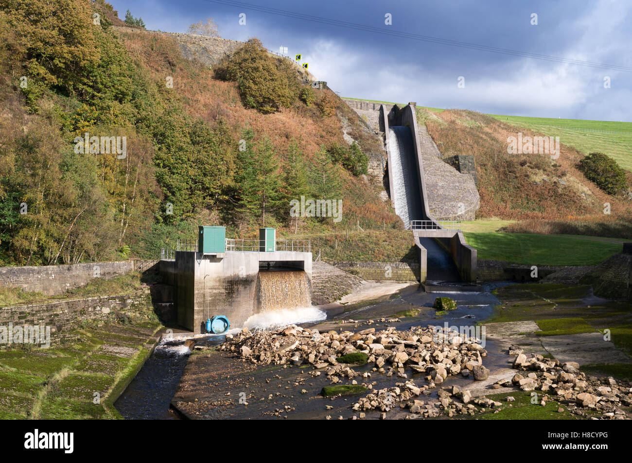 Etherow pool overflow hi-res stock photography and images - Alamy