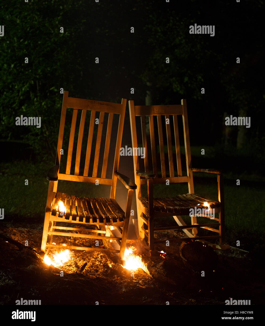 Two rocking chairs hi-res stock photography and images - Alamy