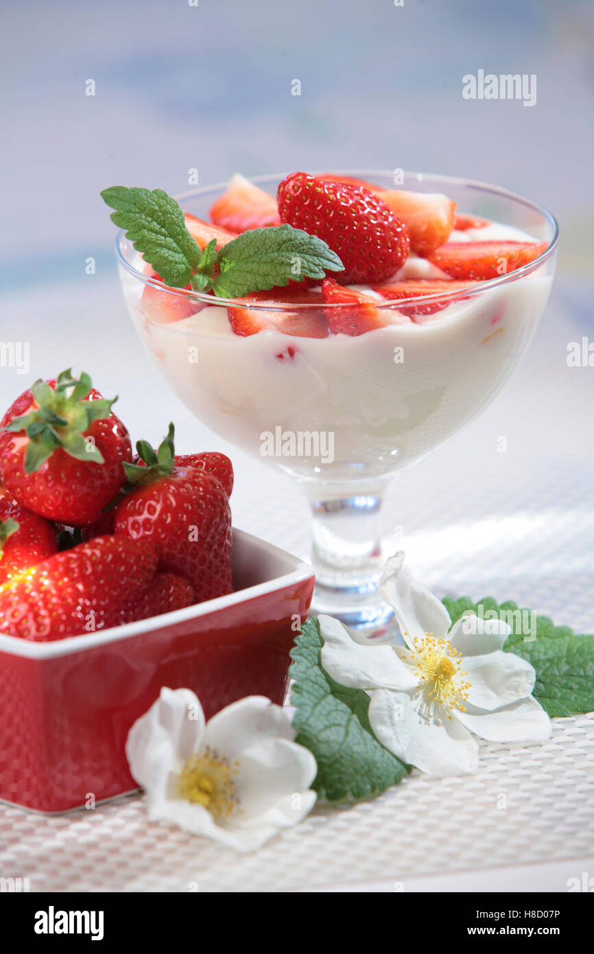 Yoghurt with strawberries Stock Photo - Alamy