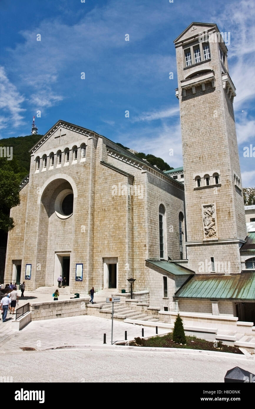 Medieval sanctuary churches hi-res stock photography and images - Alamy