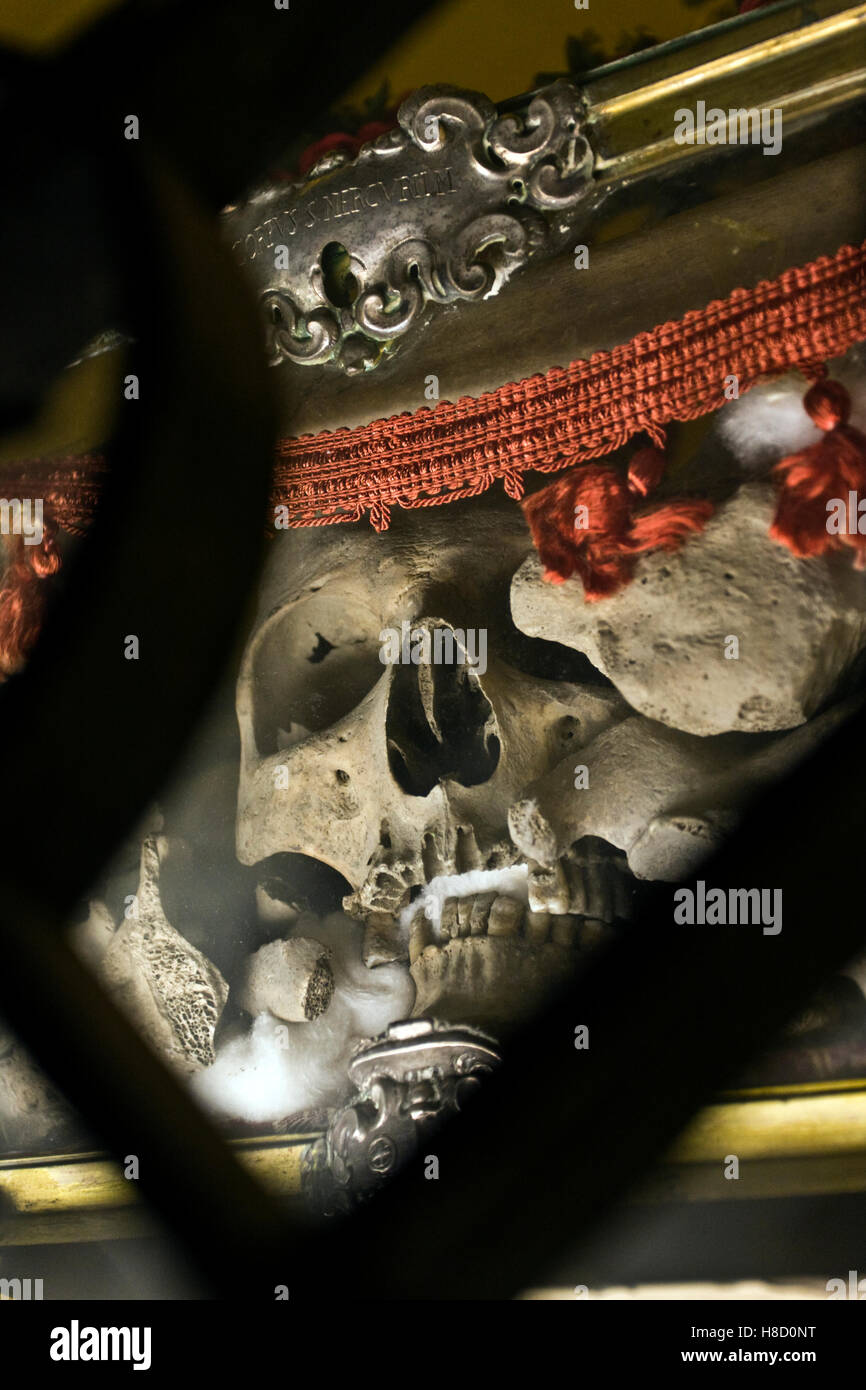 Church churches skull interior hi-res stock photography and images - Alamy