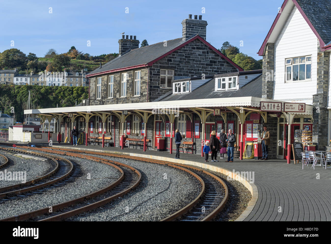Porthmadog station of the Ffestiniog railway Stock Photo - Alamy