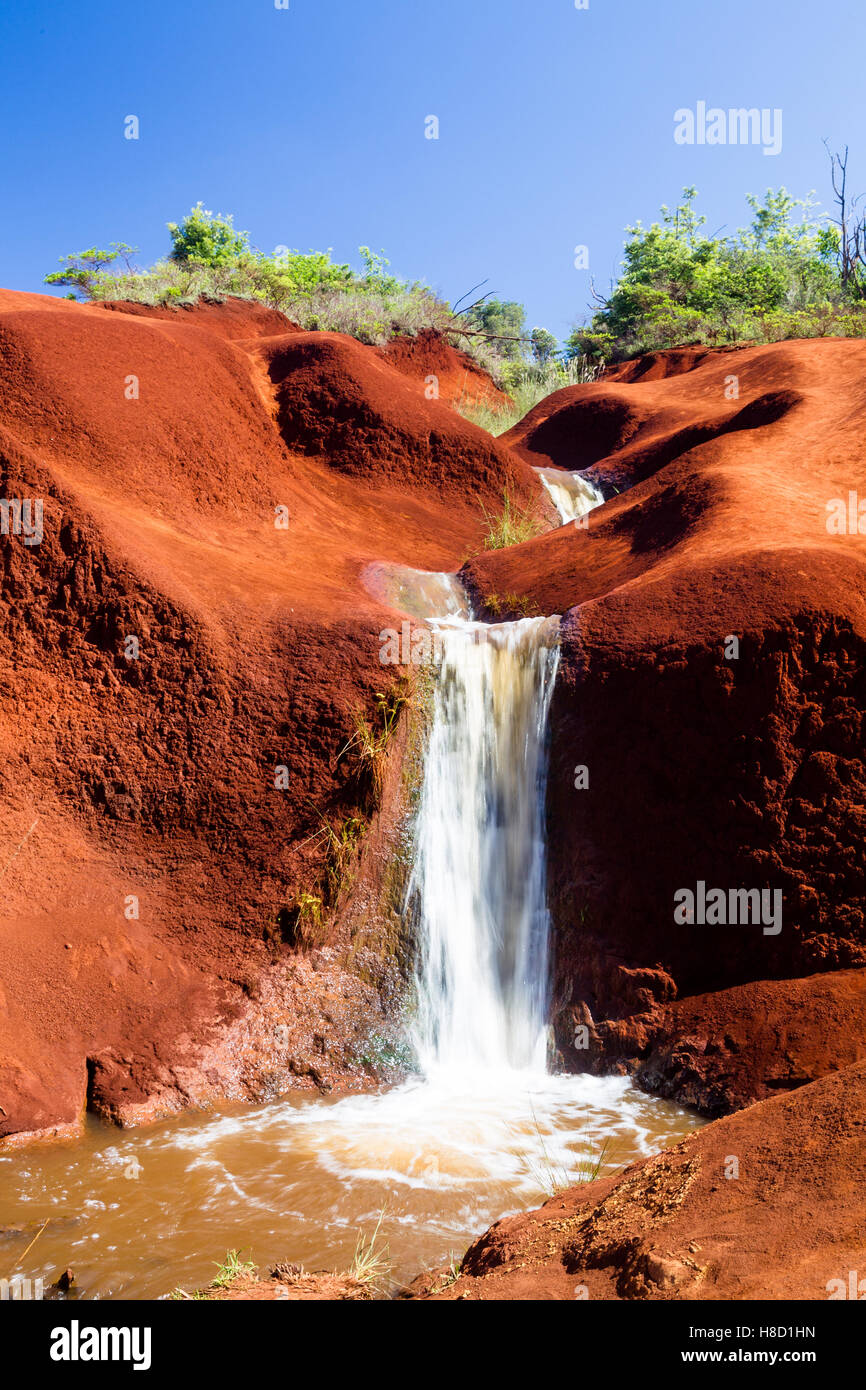 Hawaii mountain waterfall hi-res stock photography and images - Alamy