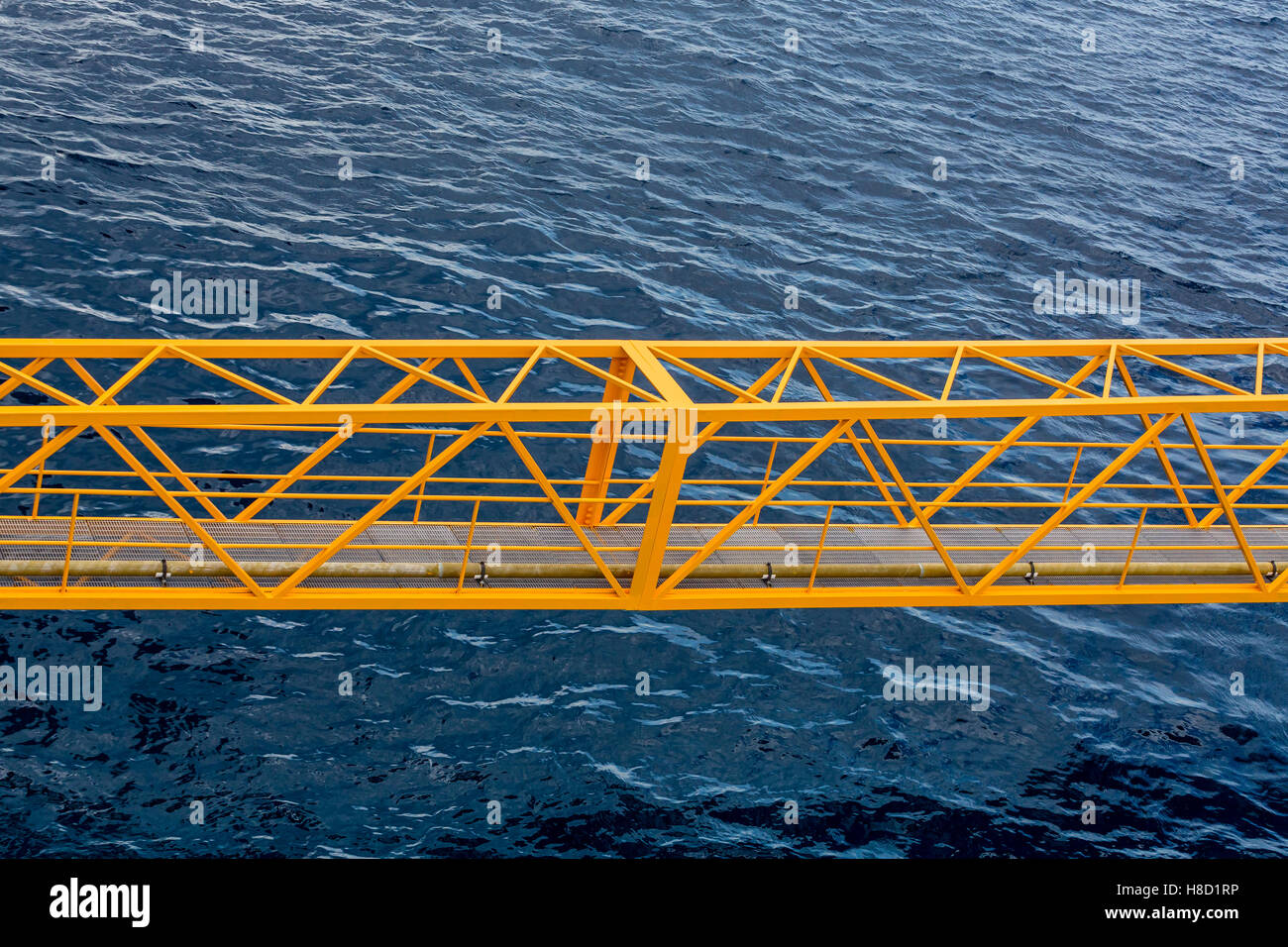 Yellow bridge architecture hi-res stock photography and images - Alamy