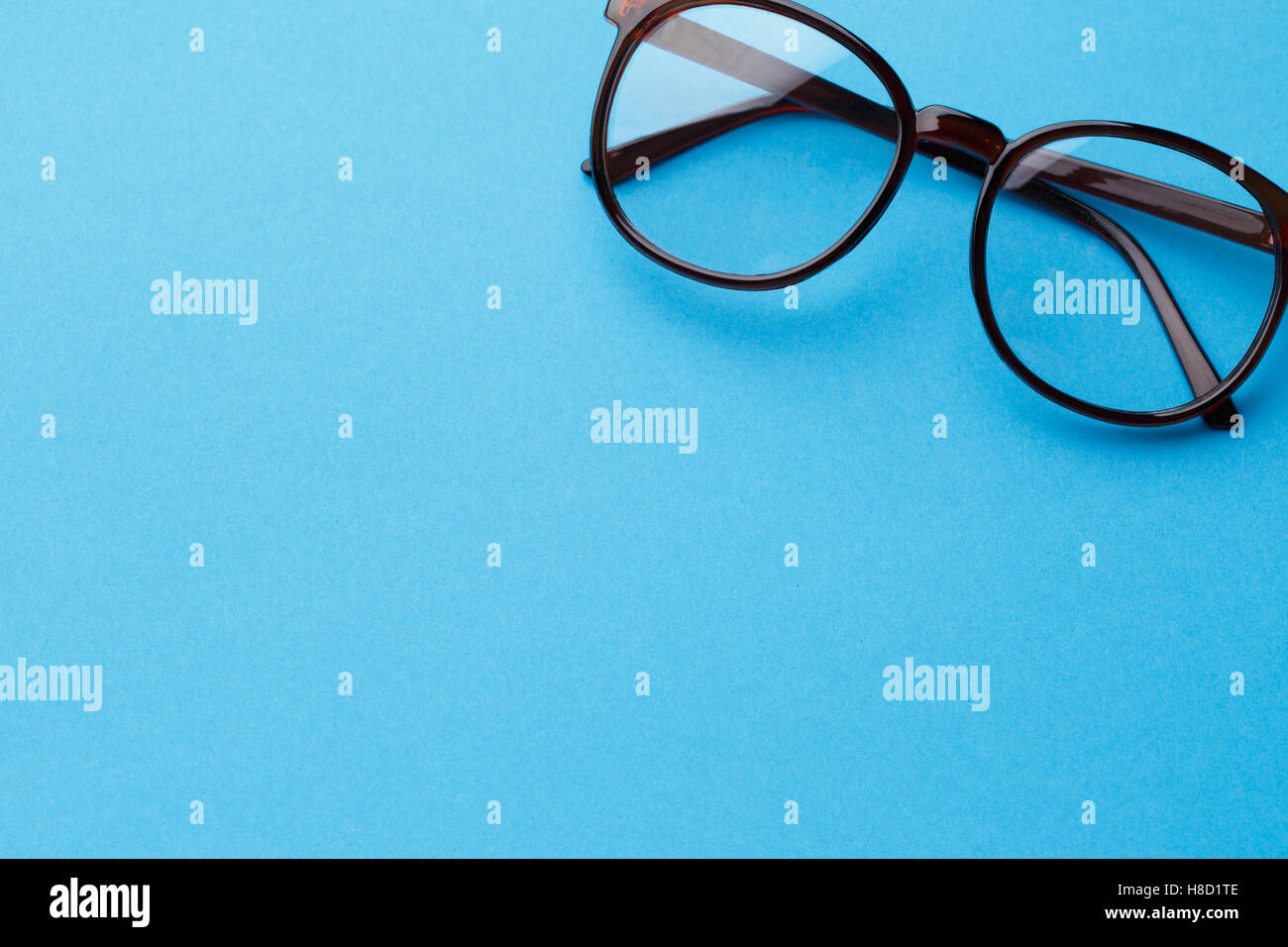 Emptyspectacles hi-res stock photography and images - Alamy