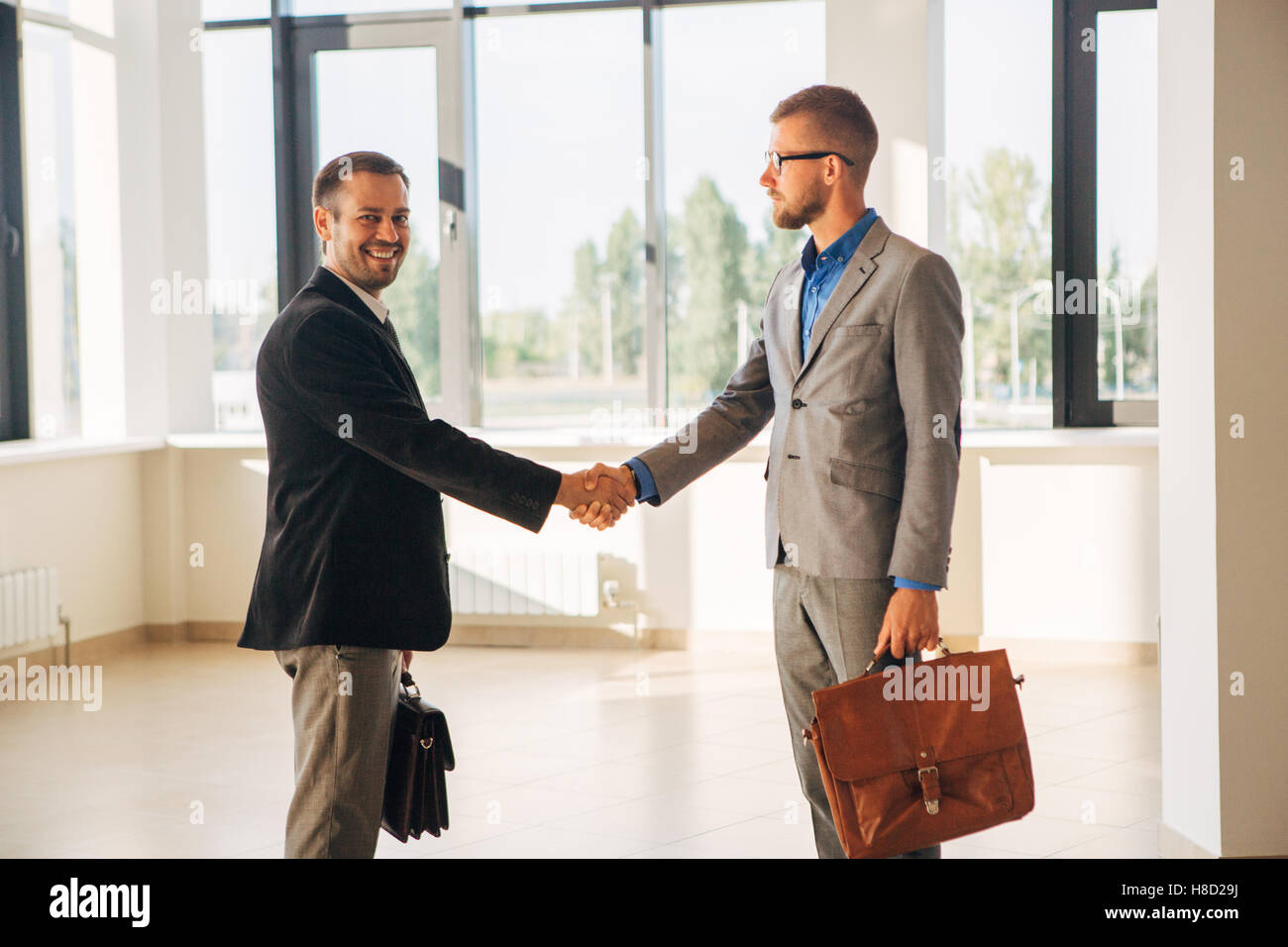 two businessman shake hands Stock Photo - Alamy