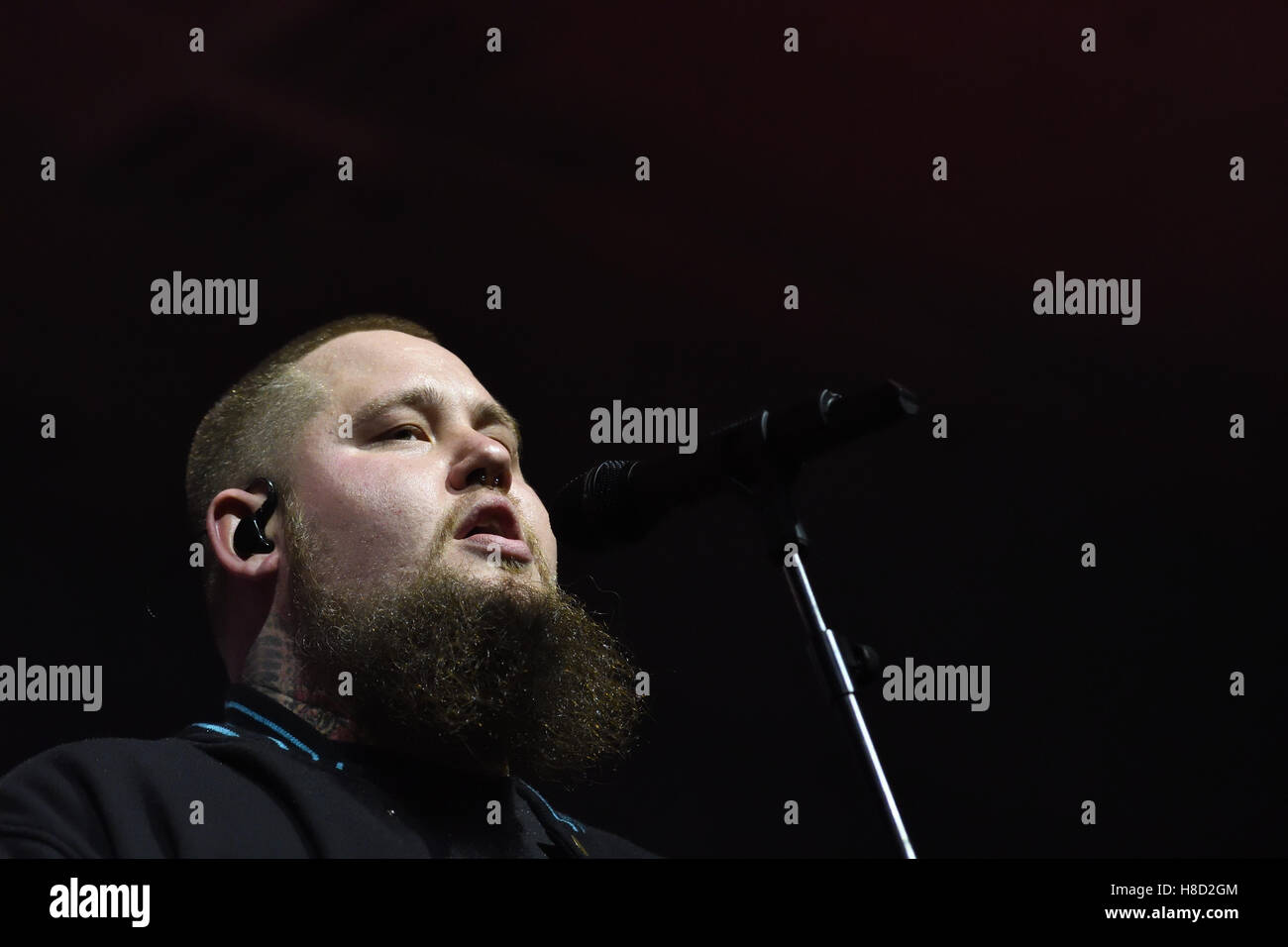 Rag and bone man singer hi-res stock photography and images - Alamy
