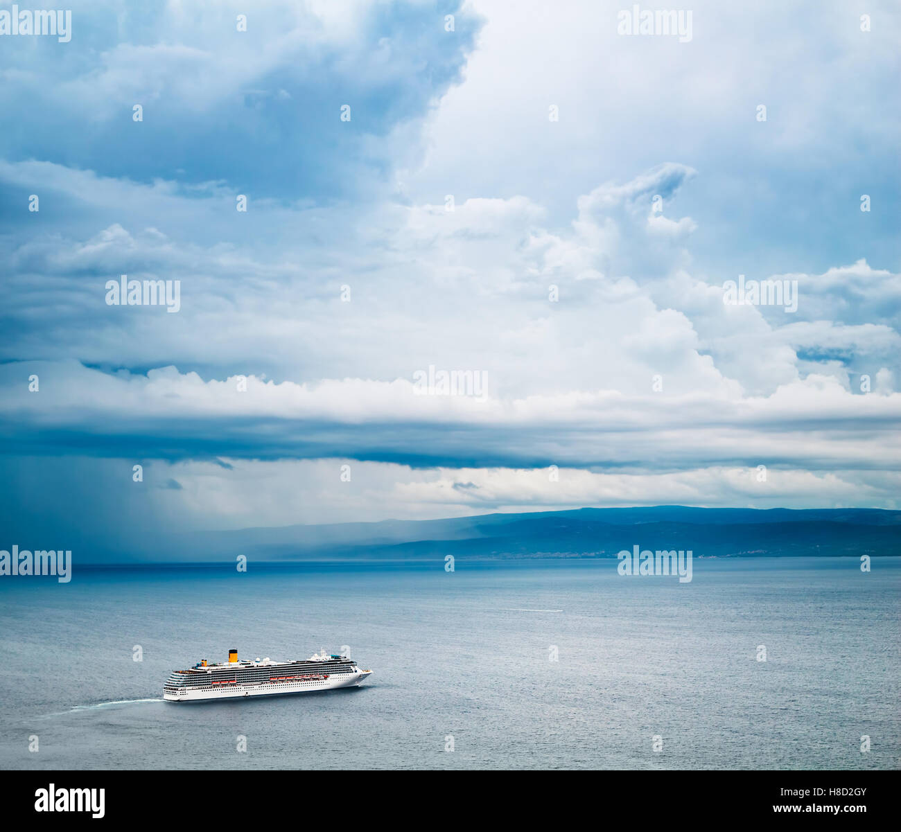 Cruise Ship. Beautiful Seascape and Dramatic Sky Stock Photo - Alamy