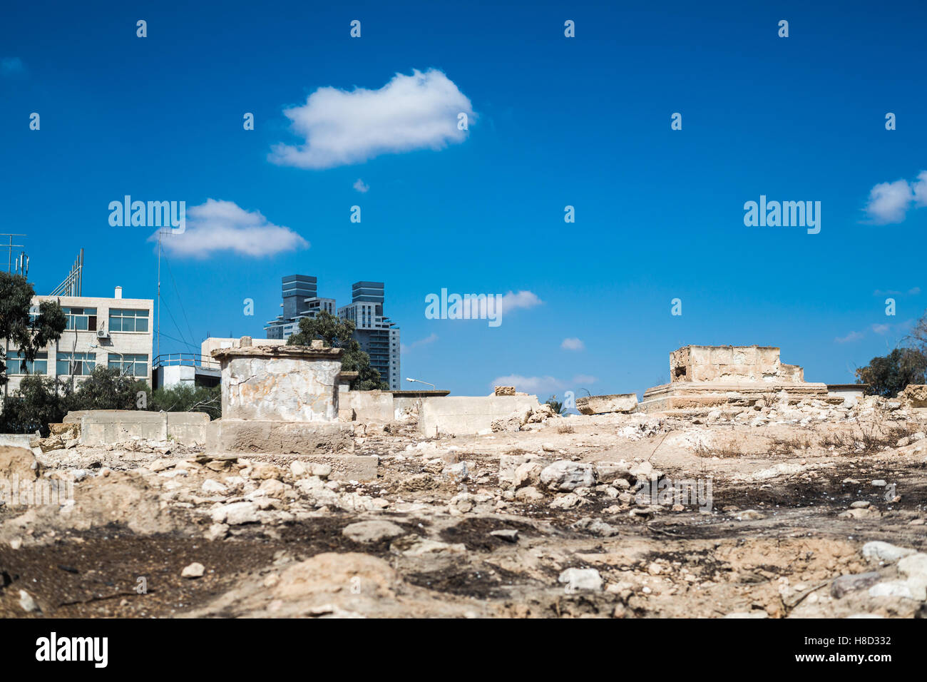 construction of modern buildings in the desert Stock Photo - Alamy