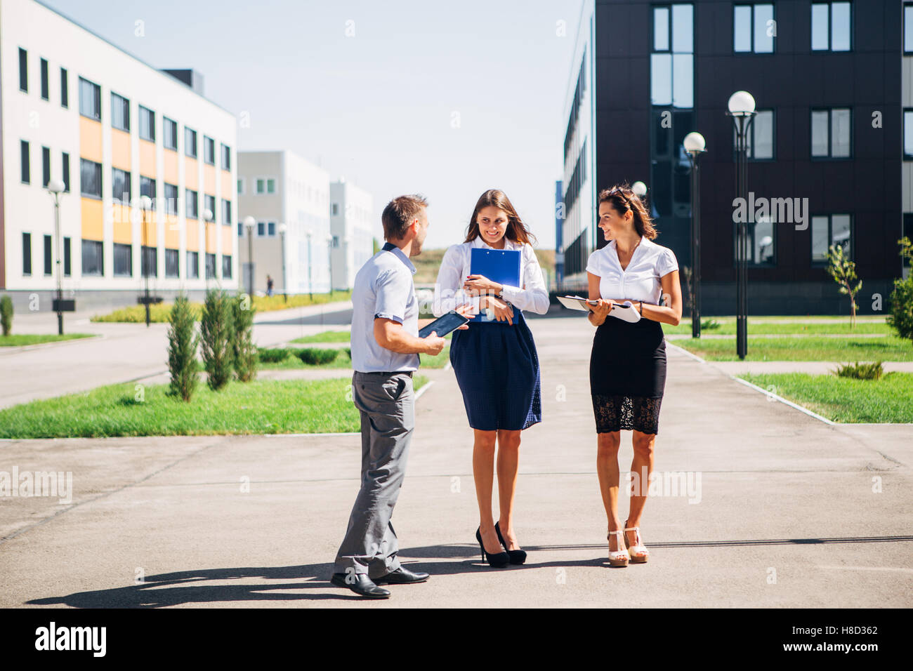 three students walking on campus Stock Photo - Alamy