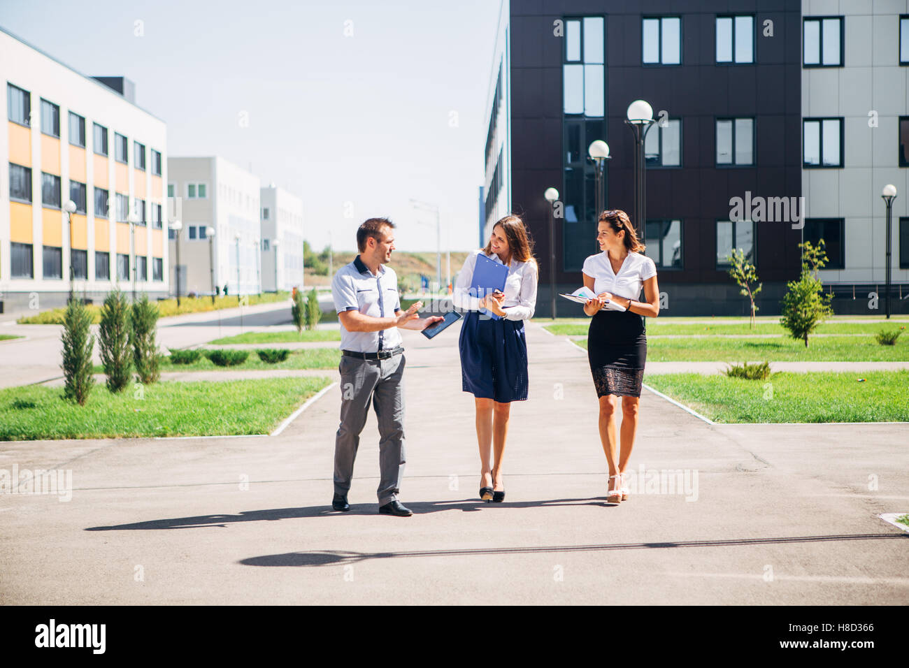 three students walking on campus Stock Photo - Alamy