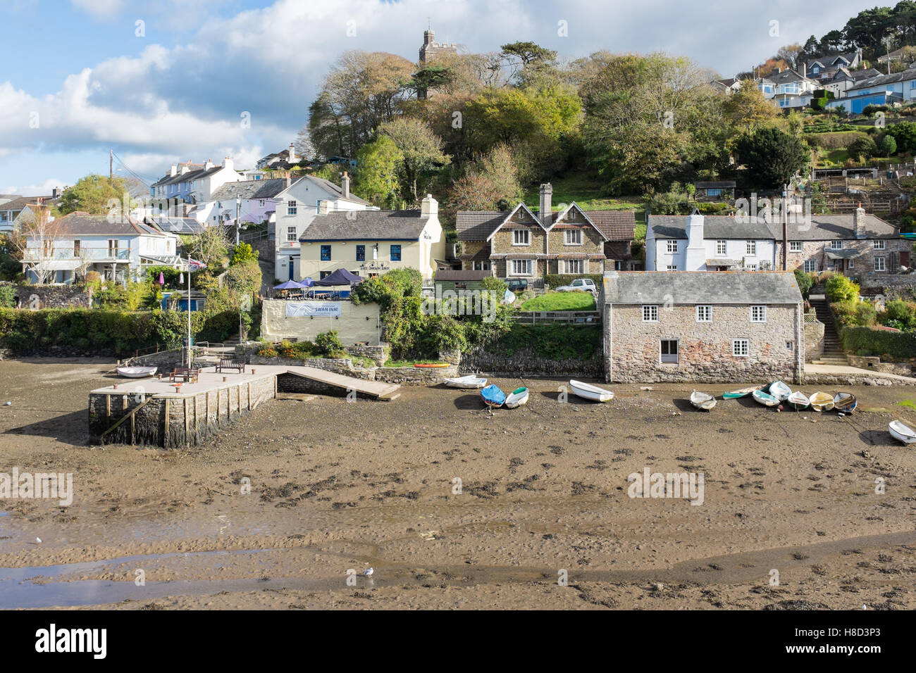 The estuary in Noss Mayo at low tide Stock Photo - Alamy
