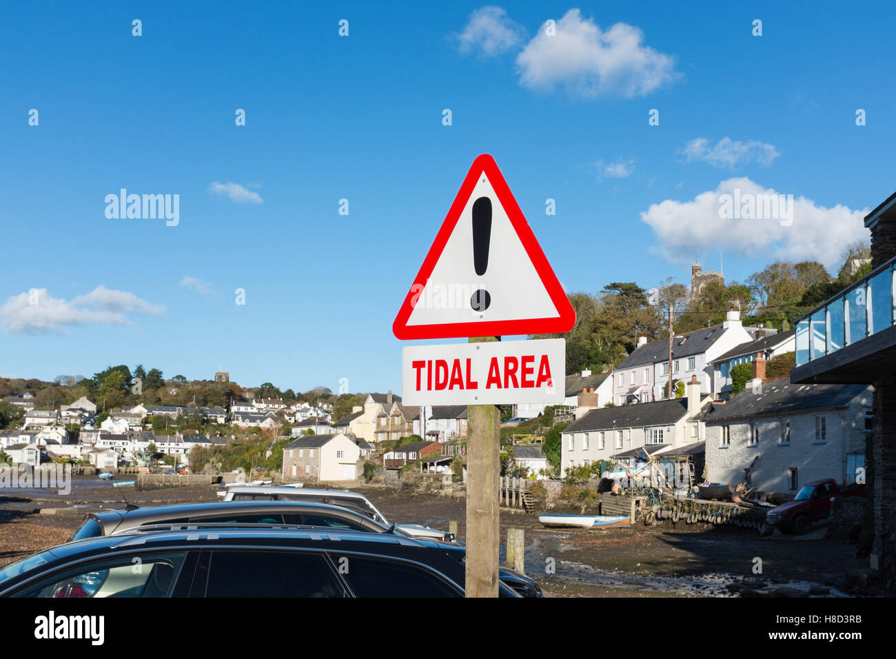 Red triangle sign hi-res stock photography and images - Alamy
