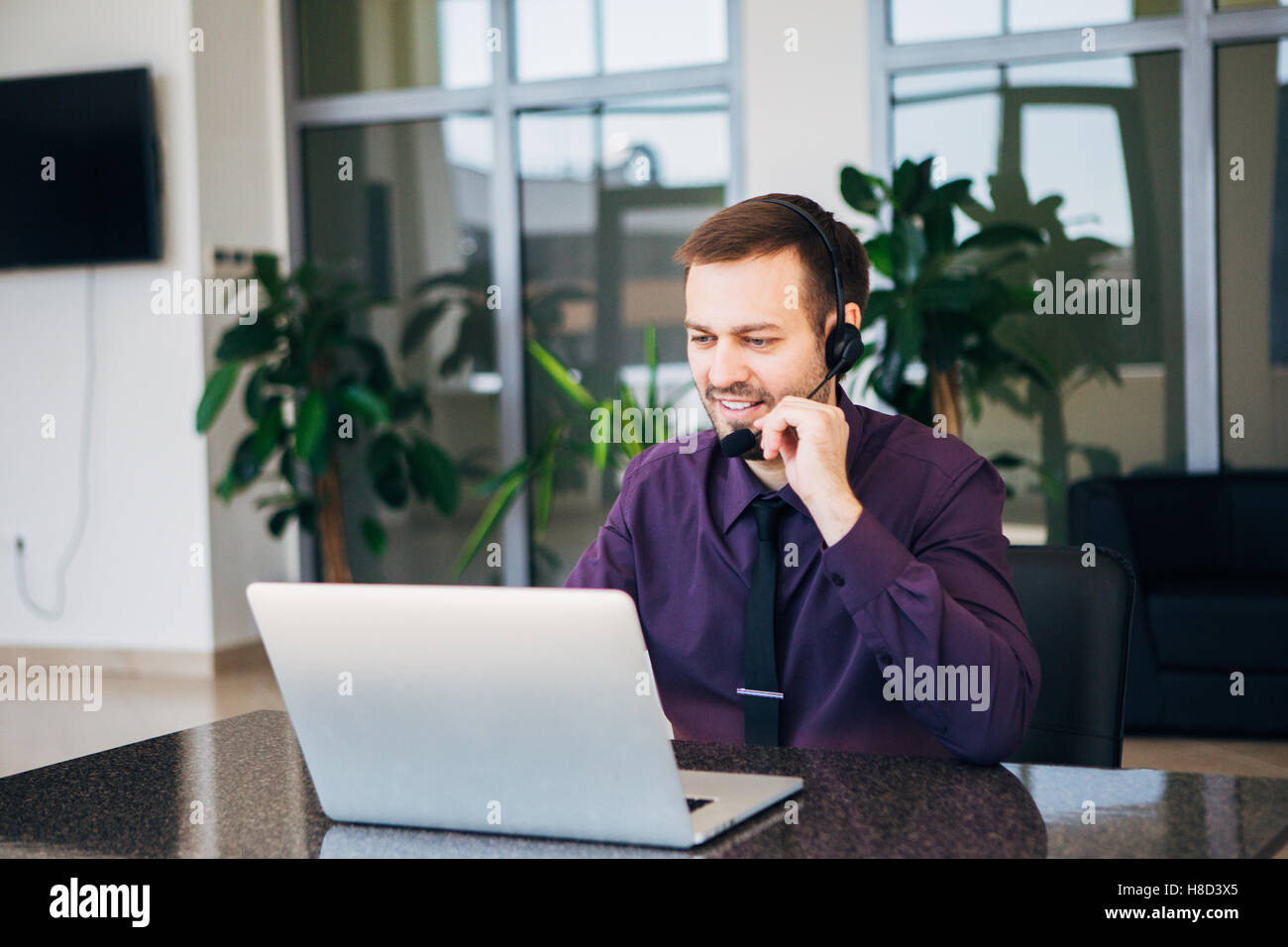 Indian girl work call center hi-res stock photography and images - Alamy