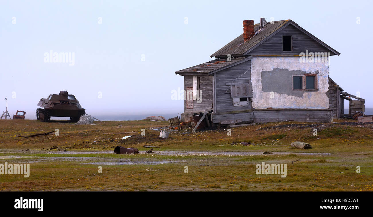 Eskimo house destroyed hi-res stock photography and images - Alamy