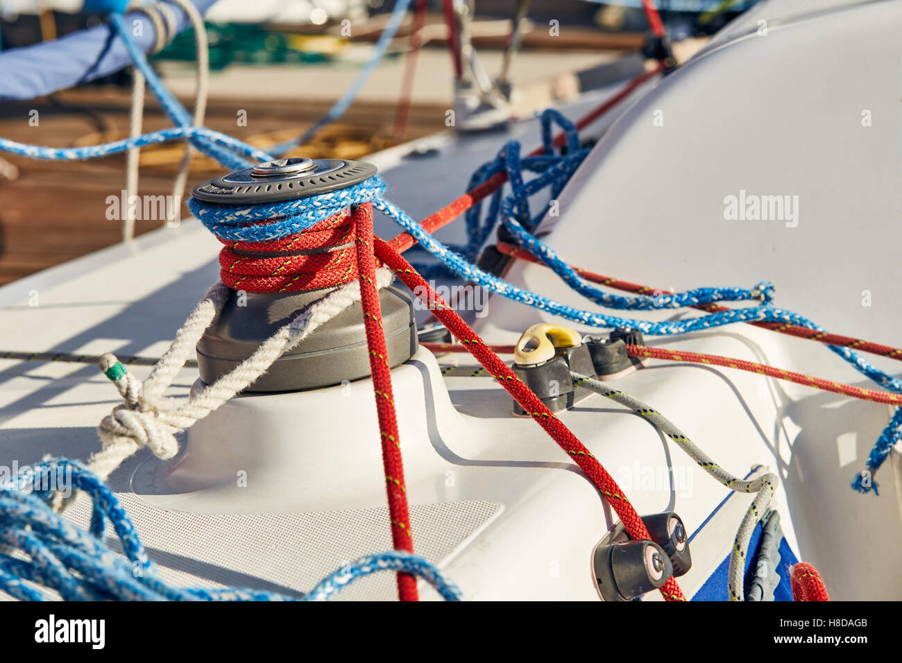 Tangled ropes on the winch a yacht Stock Photo - Alamy