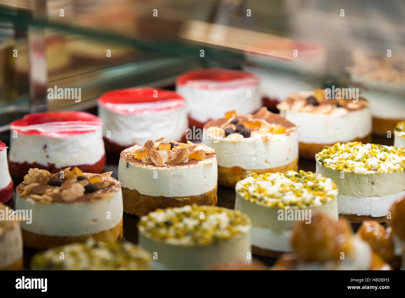 showcase with homemade cakes in a shop Stock Photo - Alamy