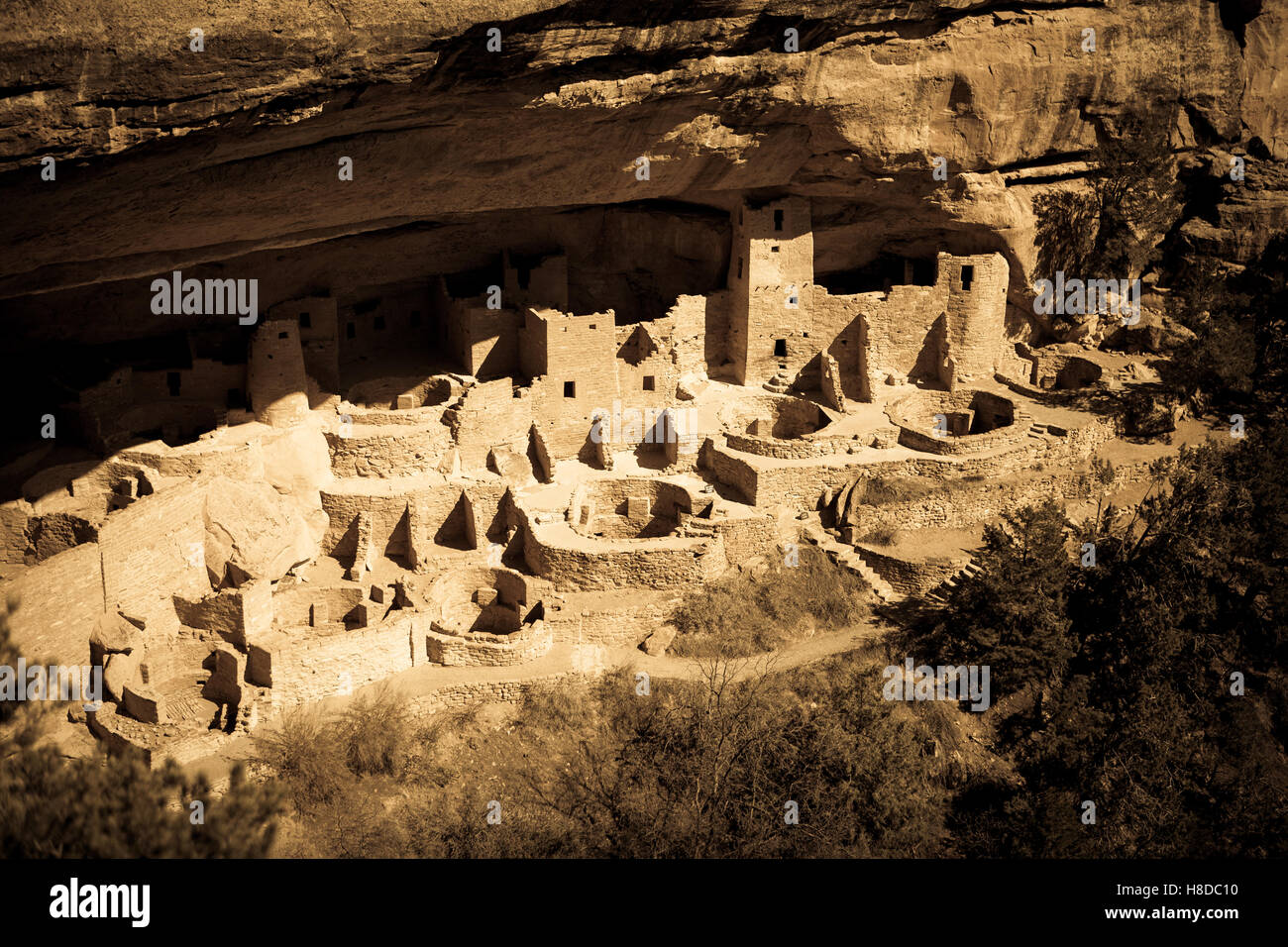 Native american indian dwelling hi-res stock photography and images - Alamy
