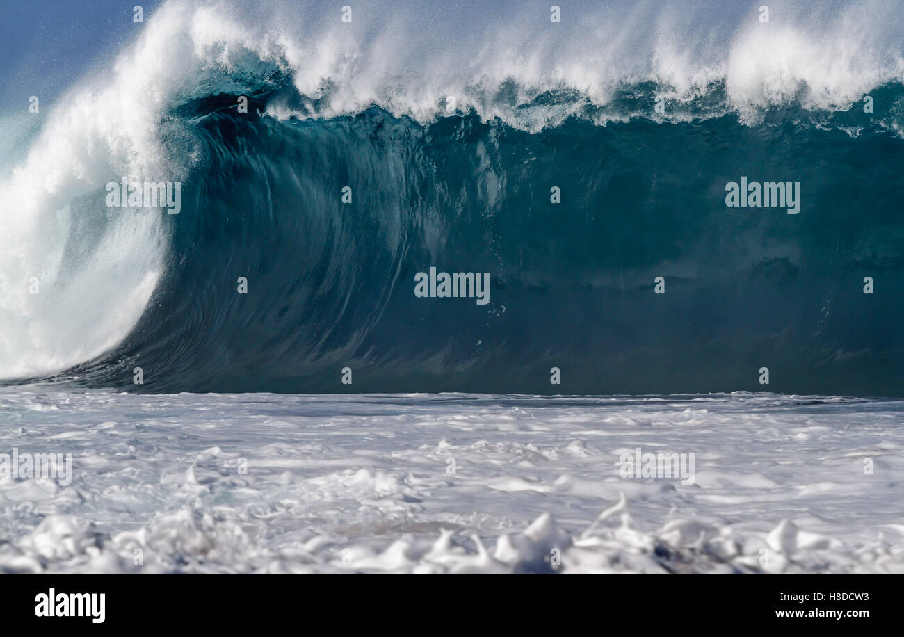 Giant Ocean wave on the north shore of Oahu, Hale'iwa Hawaii Stock ...