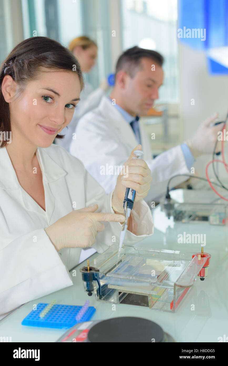 Laboratory technician using pipette Stock Photo - Alamy