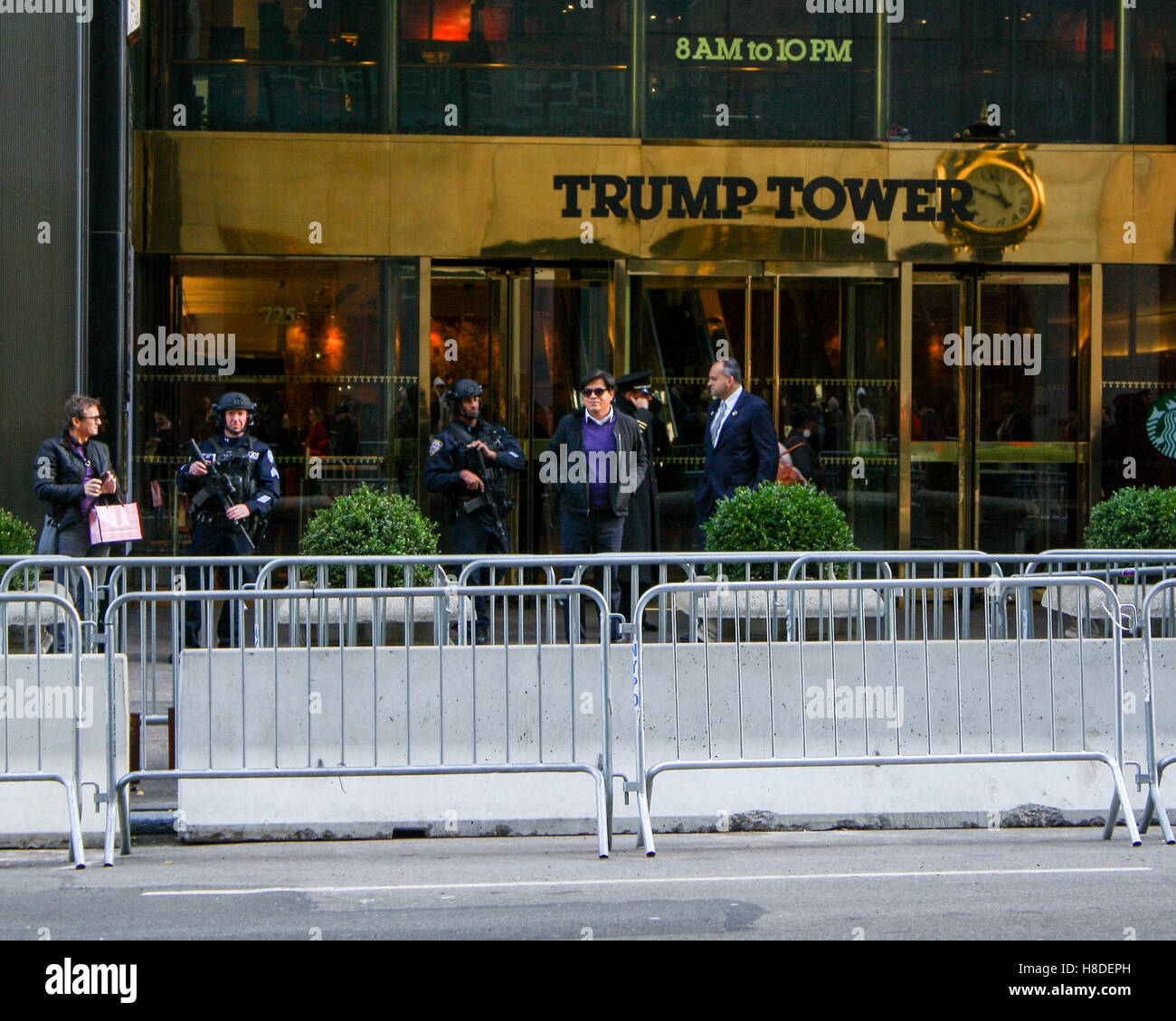 Trump tower police hi-res stock photography and images - Alamy