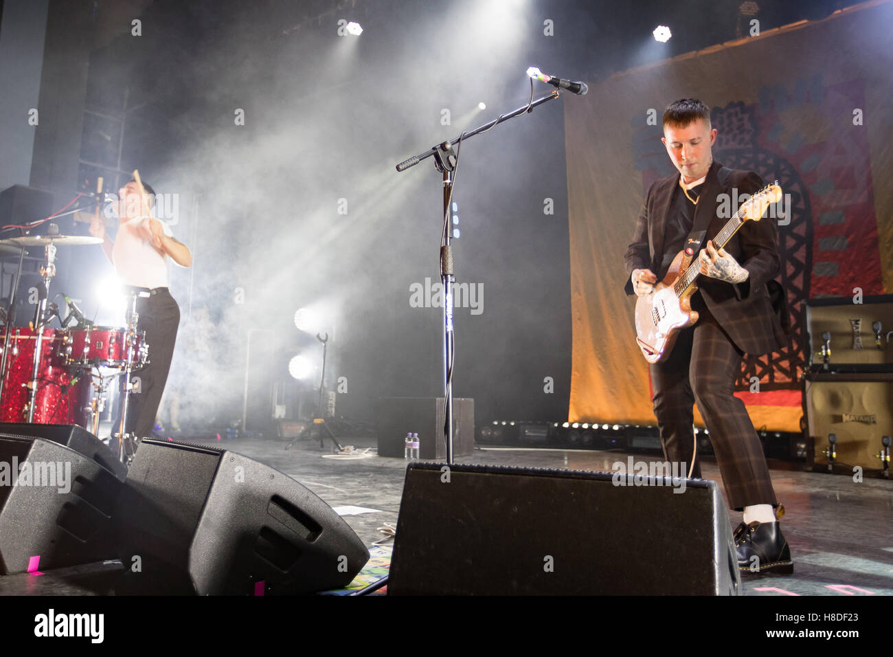 Bexhill, England. 10th November 2016, Slaves (Isaac Holman and Laurie ...