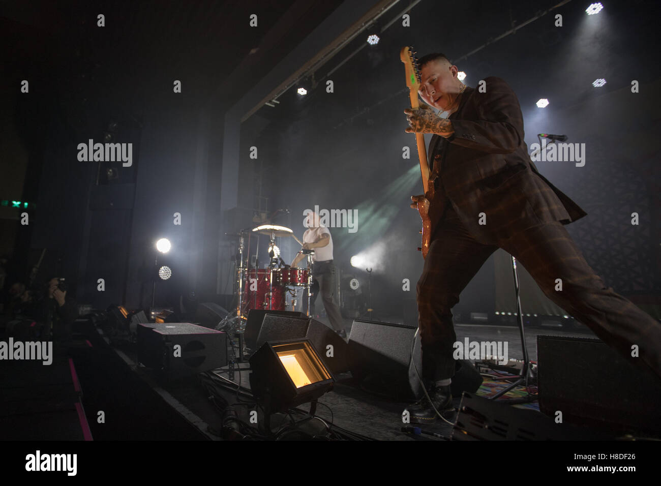 Bexhill, England. 10th November 2016, Slaves (Isaac Holman and Laurie ...