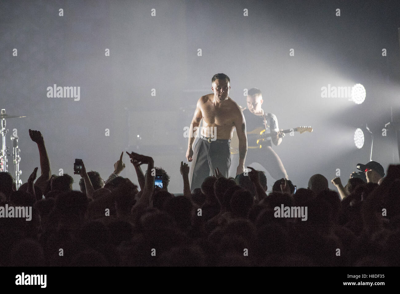 Bexhill, England. 10th November 2016, Slaves (Isaac Holman and Laurie ...
