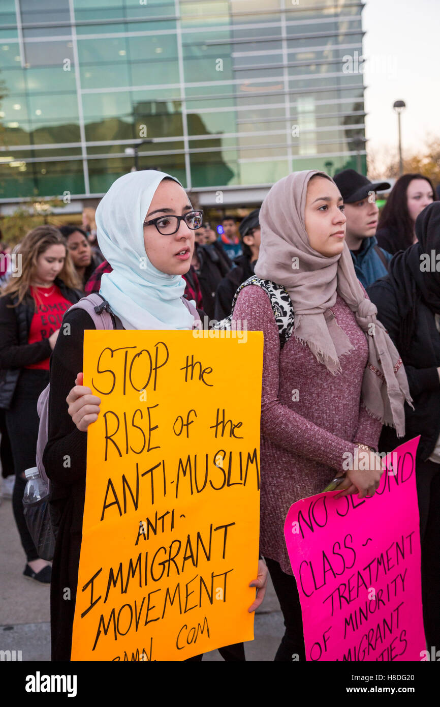 Detroit michigan woman muslim islam hi-res stock photography and images ...