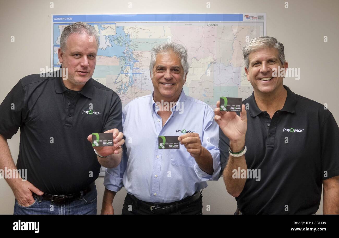 Los Angeles, California, USA. 31st Oct, 2016. Left to right, Mauricio ...