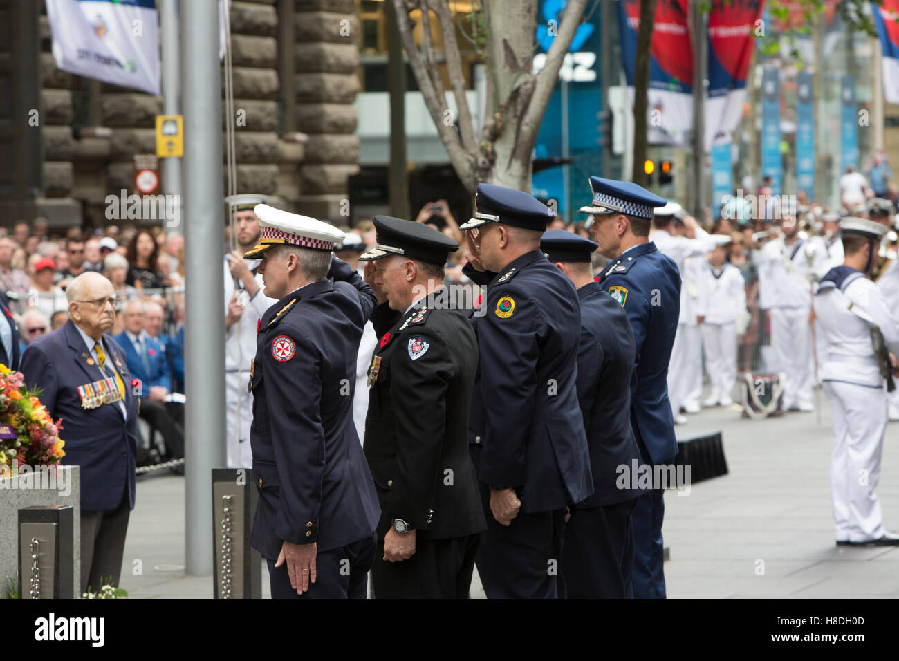 Australian salute hi-res stock photography and images - Alamy