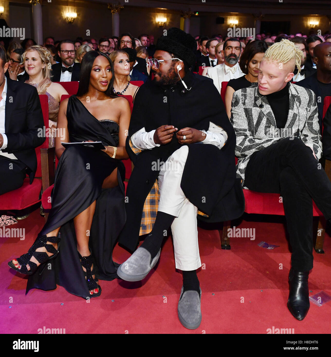 Berlin, Germany. 10th Nov, 2016. Model Naomi Campbell, rapper will.i.am ...
