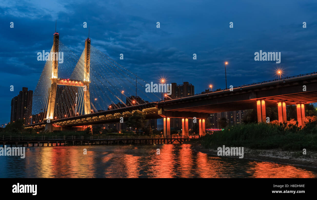 Lanzhou night view hi-res stock photography and images - Alamy