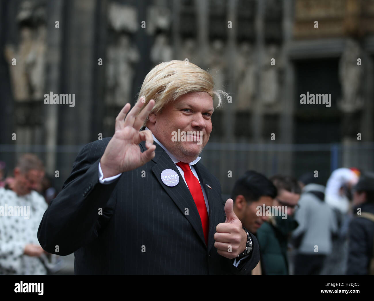 Cologne, Germany. 11th Nov, 2016. A carnivalist dressed as Donald Trump ...