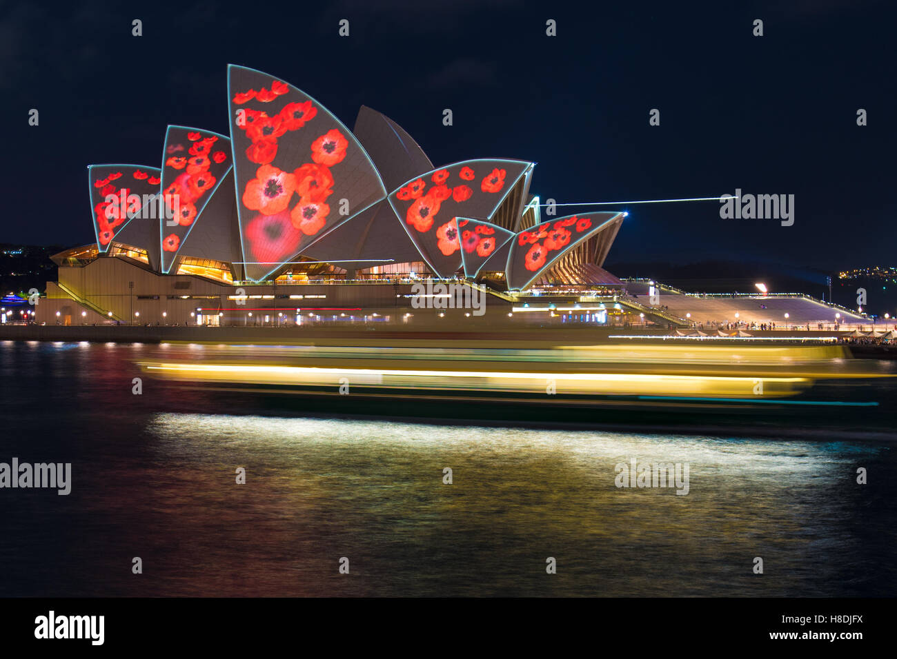 Sydney, Australia. 11th Nov, 2016. Sydney Opera House seen covered in ...
