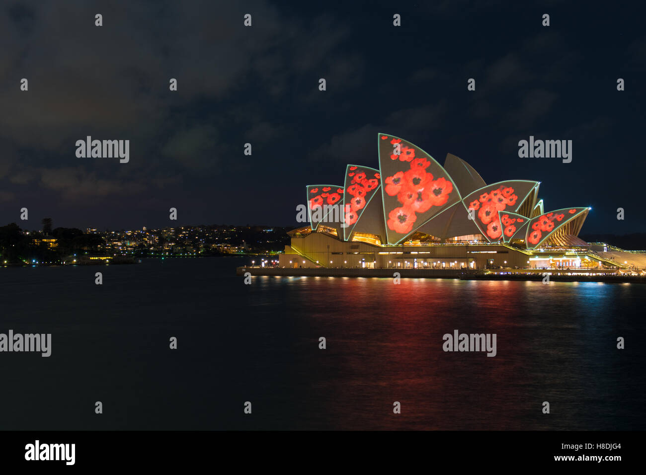 Sydney, Australia. 11th Nov, 2016. Sydney Opera House seen covered in ...
