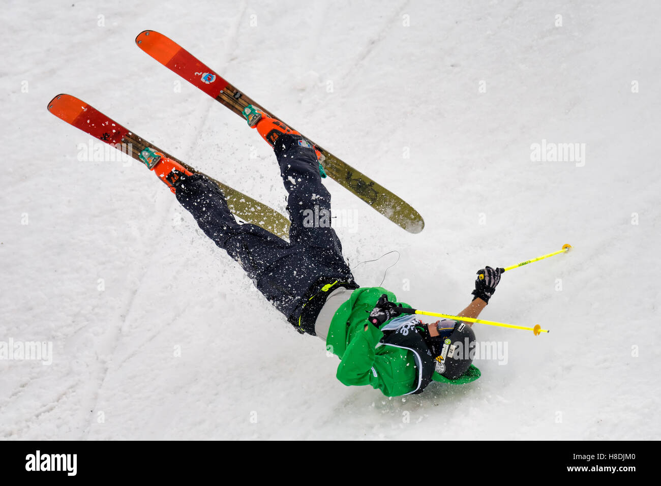 Free fall stunt hi-res stock photography and images - Alamy