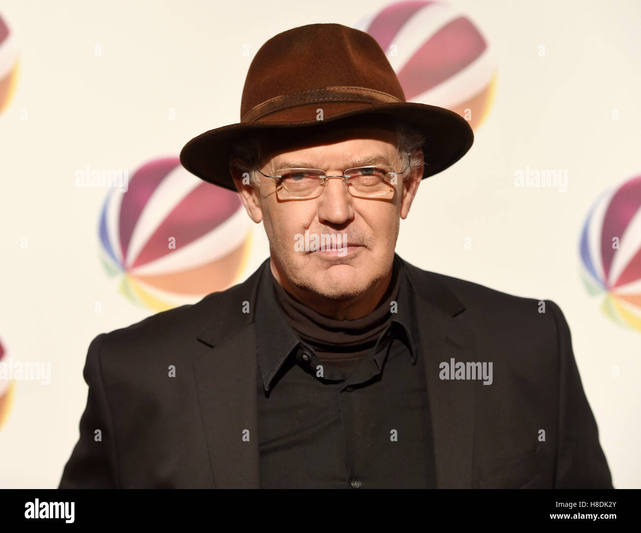 Munich, Germany. 10th Nov, 2016. Actor Peter Gilbert Cotton posing on ...