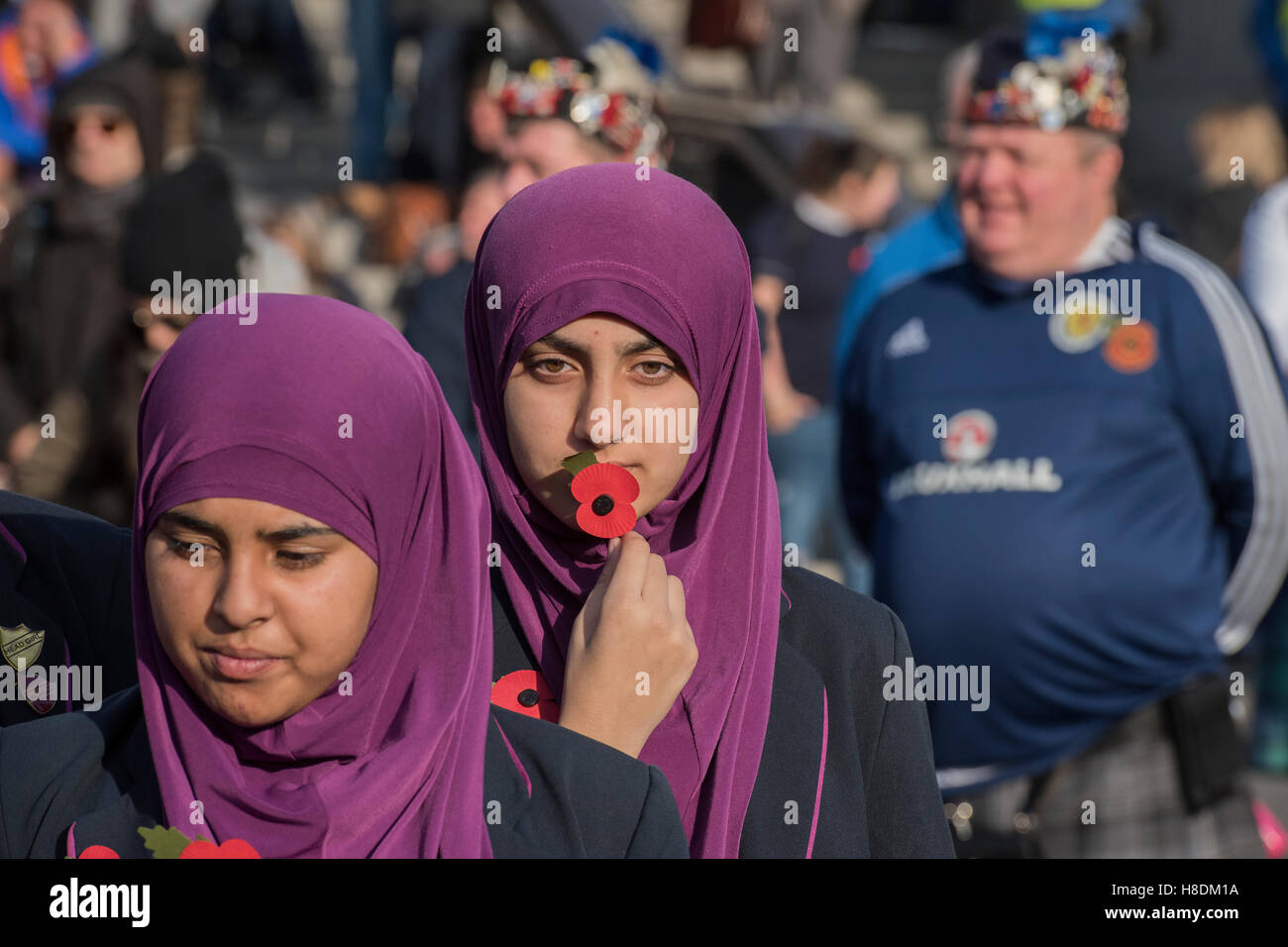 Hijab football hi-res stock photography and images - Alamy